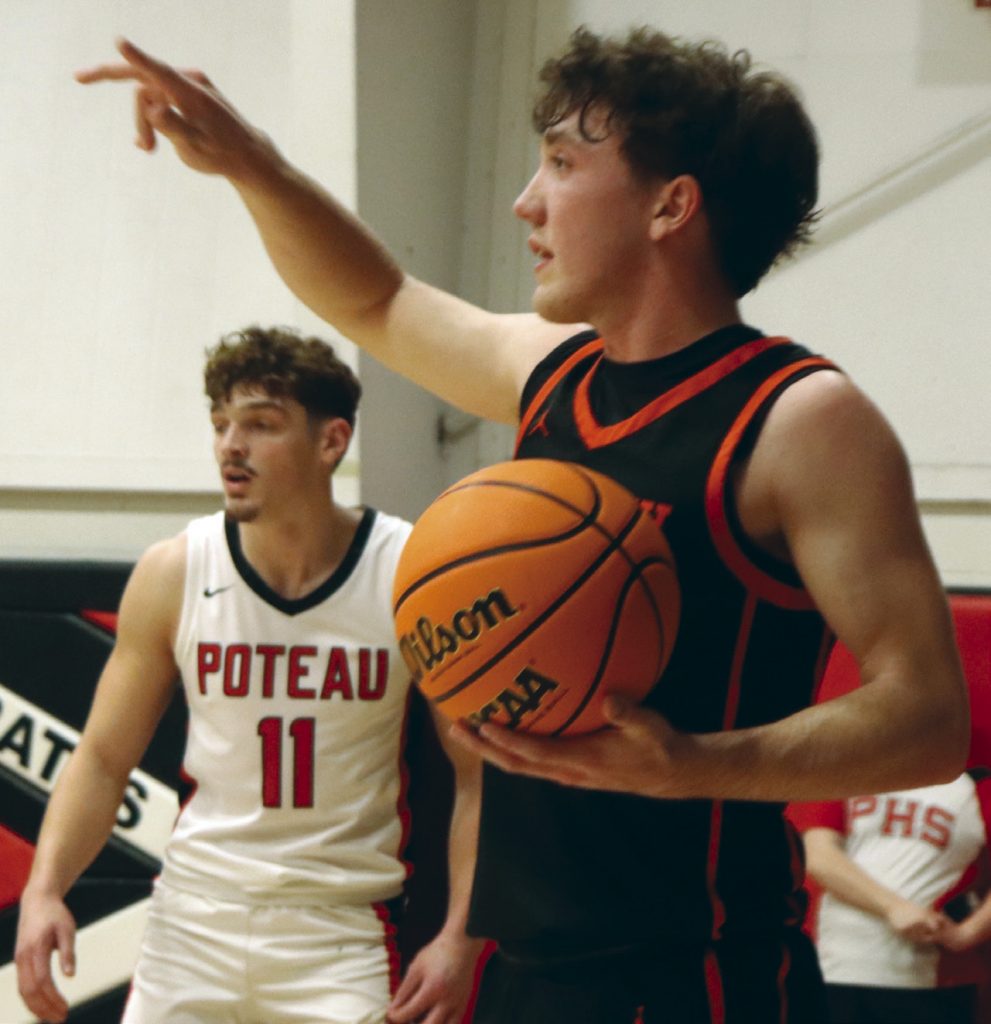 Sallisaw splits NOAA Conference games at Poteau - Sequoyah County Times