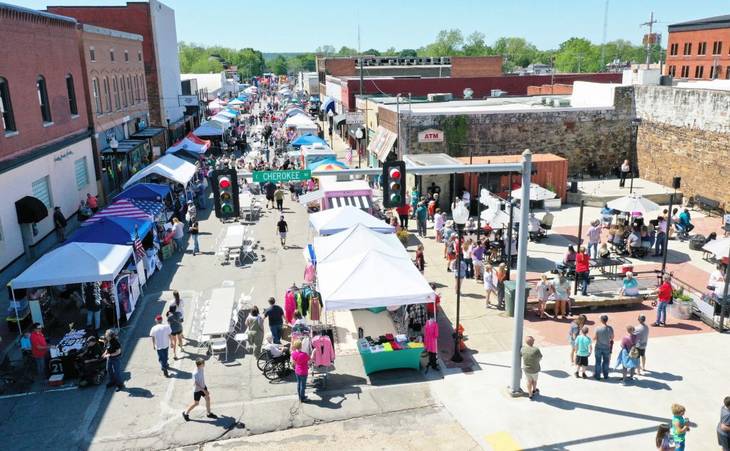 Pageant, rodeo, hot dog-eating contest new for Diamond Daze - Sequoyah ...