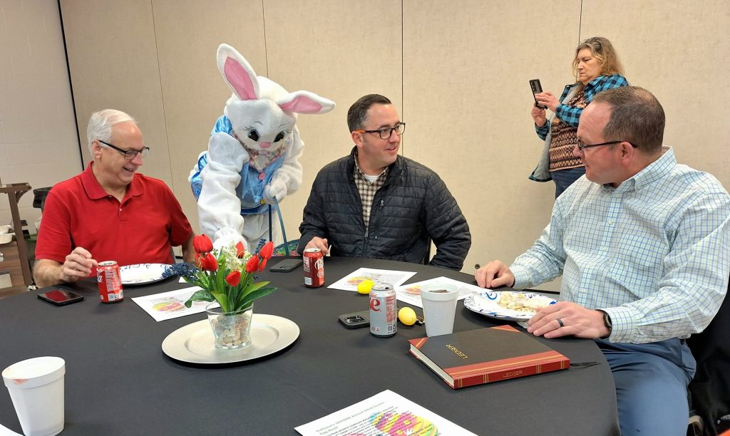 A special guest visits chamber breakfast - Sequoyah County Times